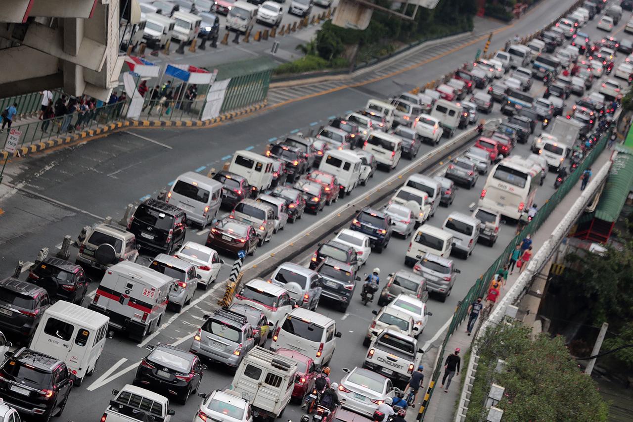 MMDA Warns About 10% Heavier Traffic Due to Christmas Rush