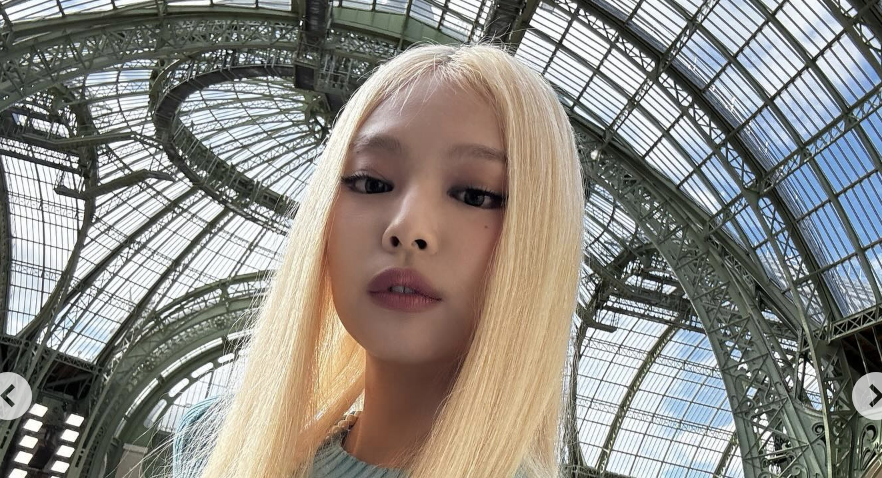 Jennie from Blackpink Stuns with New Blonde Look at Paris Fashion Week